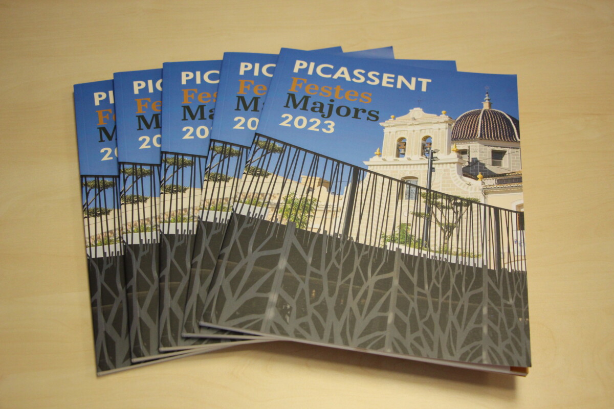 El emblemático libro de las fiestas mayores de Picassent cumple 80 años ...