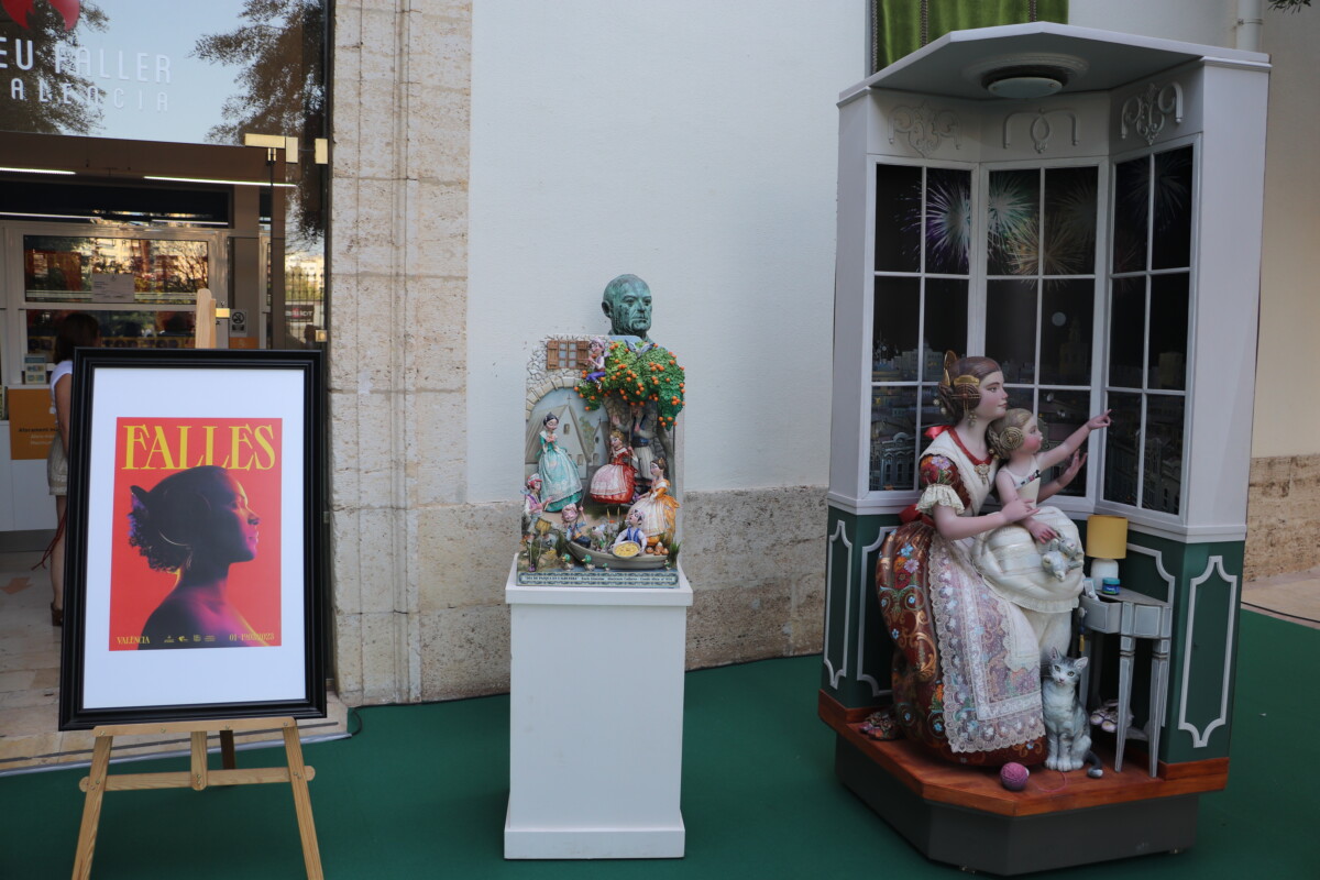 Entrega de los ninots, cartel y retrato de la FMV 2023 al Museo Fallero ...